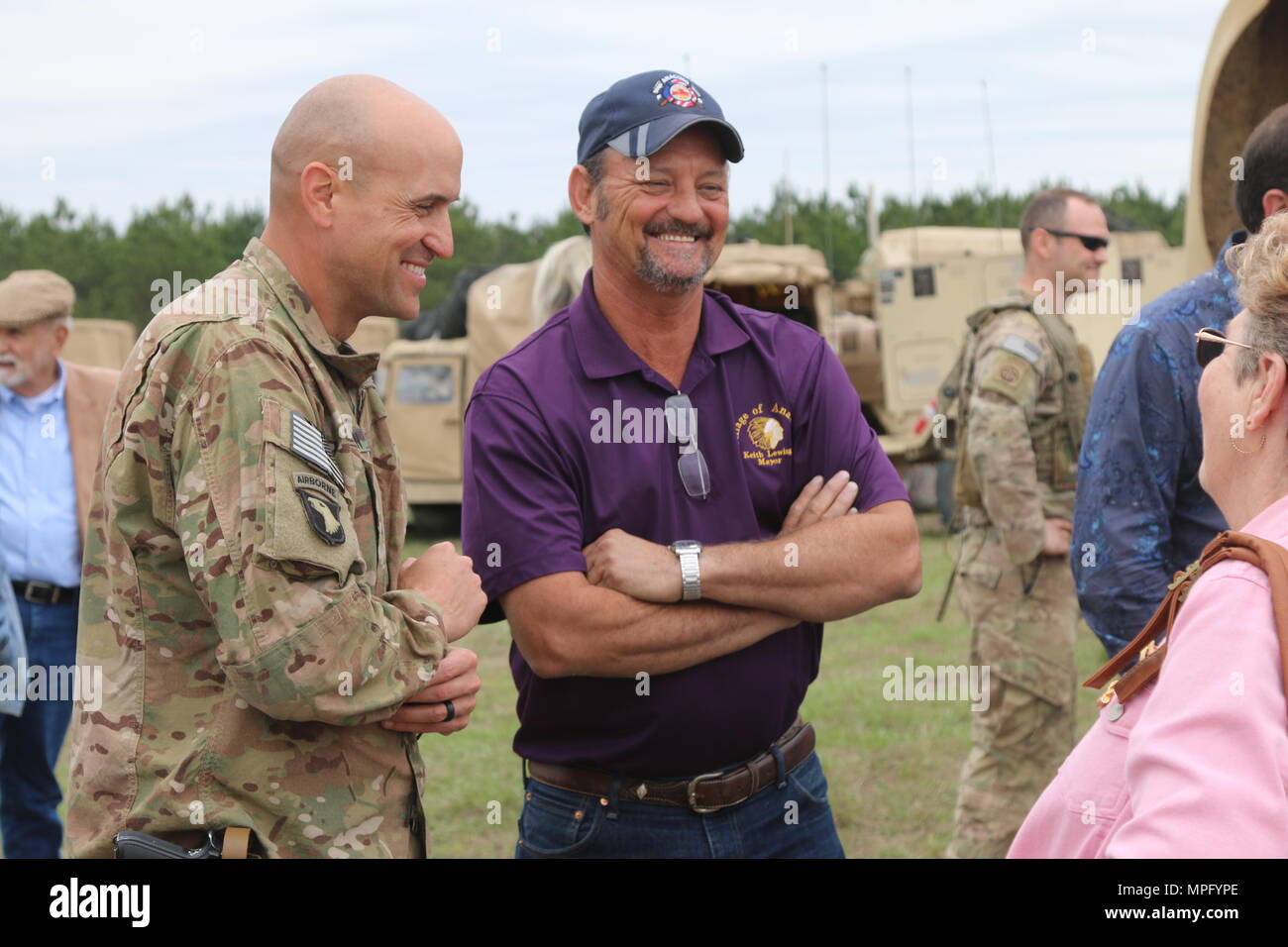 Lewing hi-res stock photography and images - Alamy