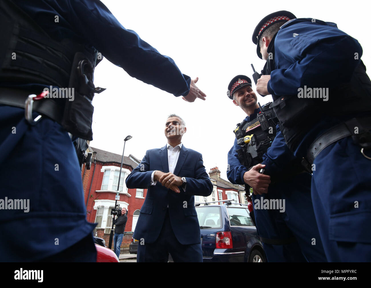 Metropolitan police dog support unit hi-res stock photography and ...