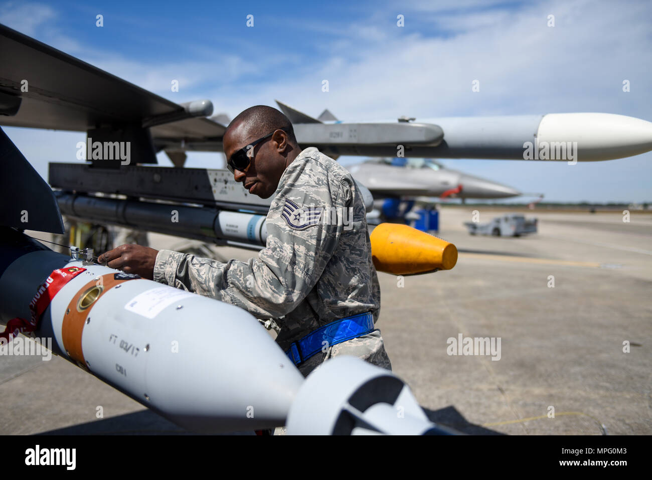 200 m wing loading hi-res stock photography and images - Alamy