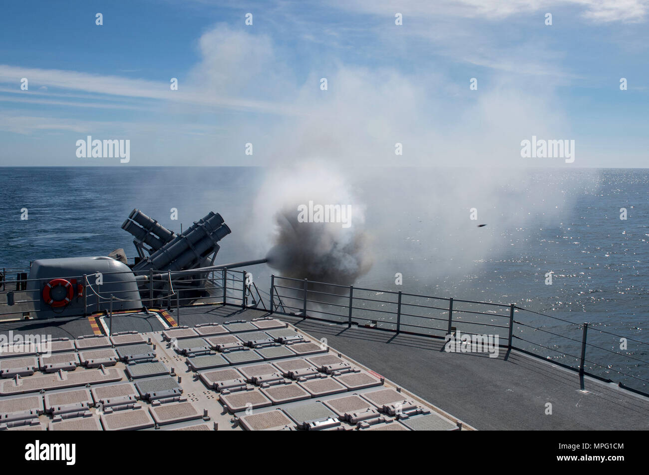 Uss lake eerie cg 70 hi-res stock photography and images - Alamy