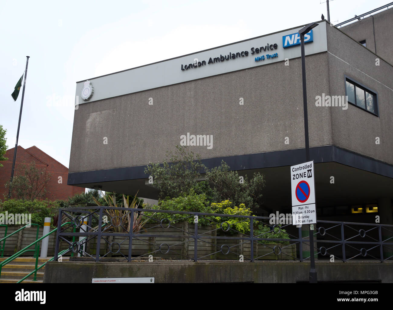 London ambulance service logo hi-res stock photography and images - Alamy