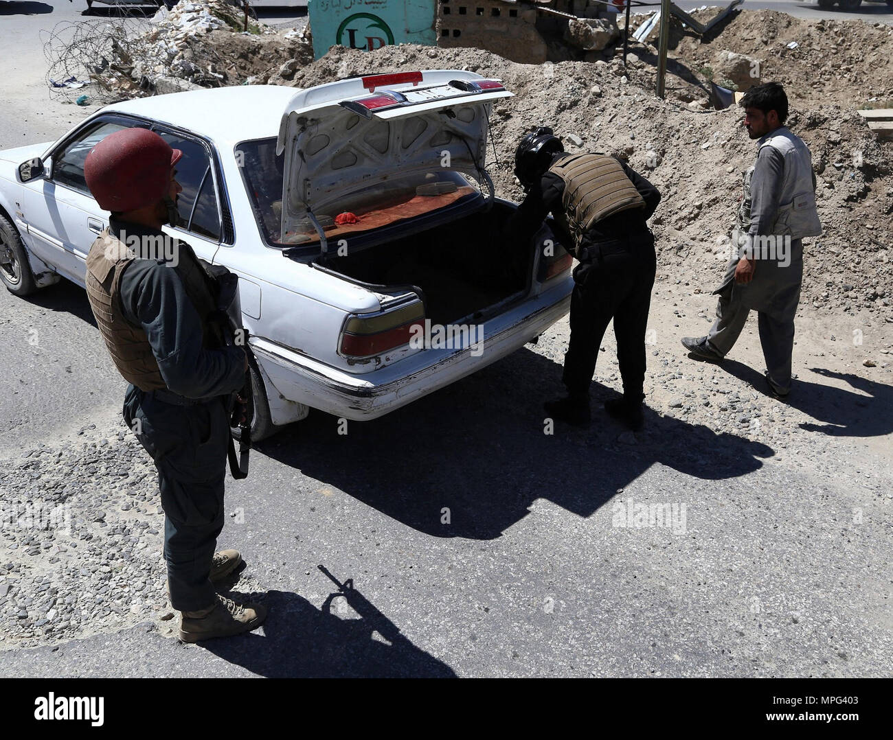 Ghazni, Afghanistan. 22nd May, 2018. Afghan security members search a ...