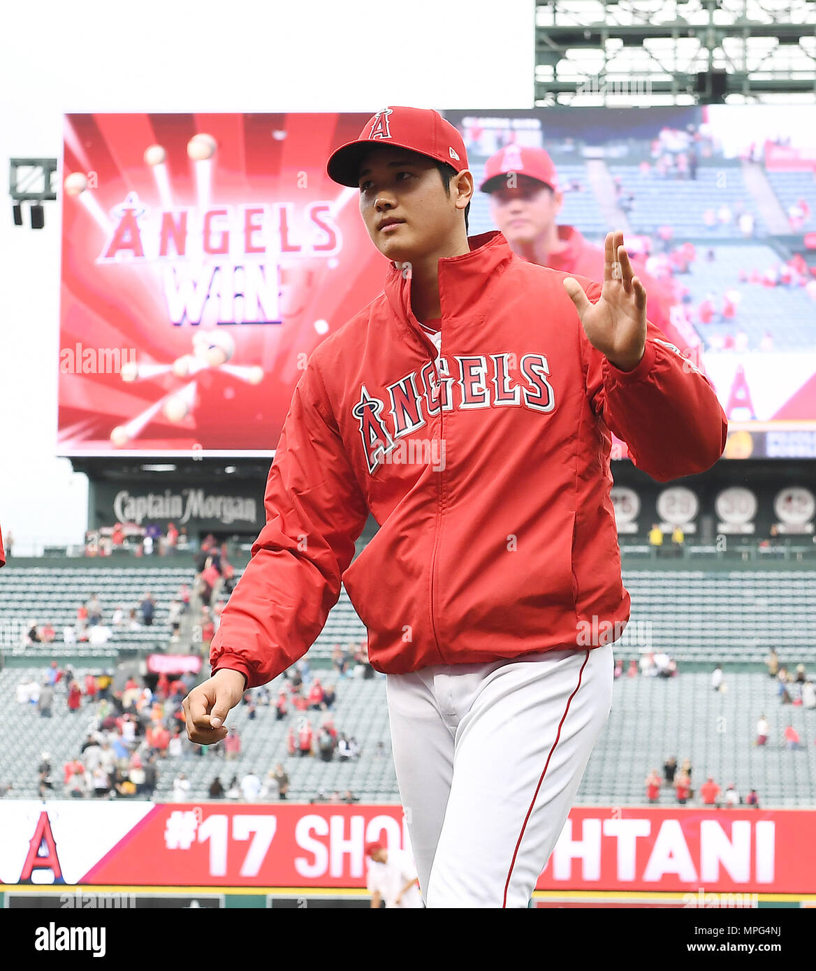 Los Angeles Angels starting pitcher Shohei Ohtani waves to fans after ...