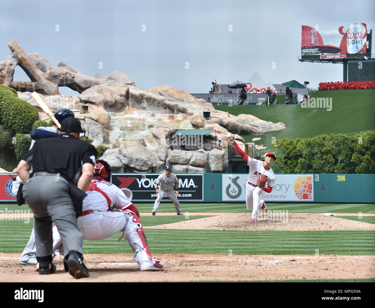 Los Angeles Angels starting pitcher Shohei Ohtani delivers a pitch ...