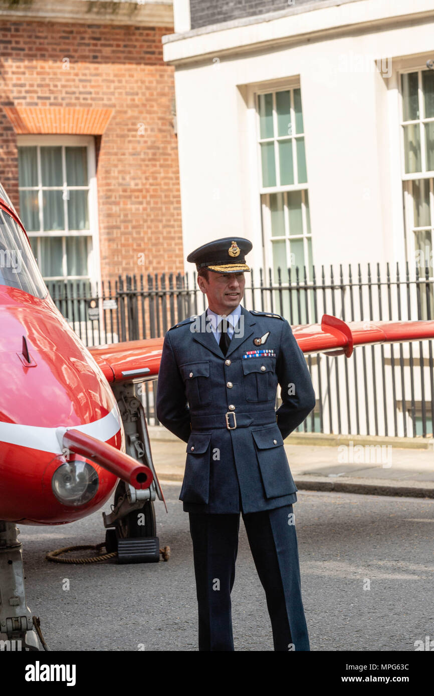 Raf officer hi-res stock photography and images - Alamy