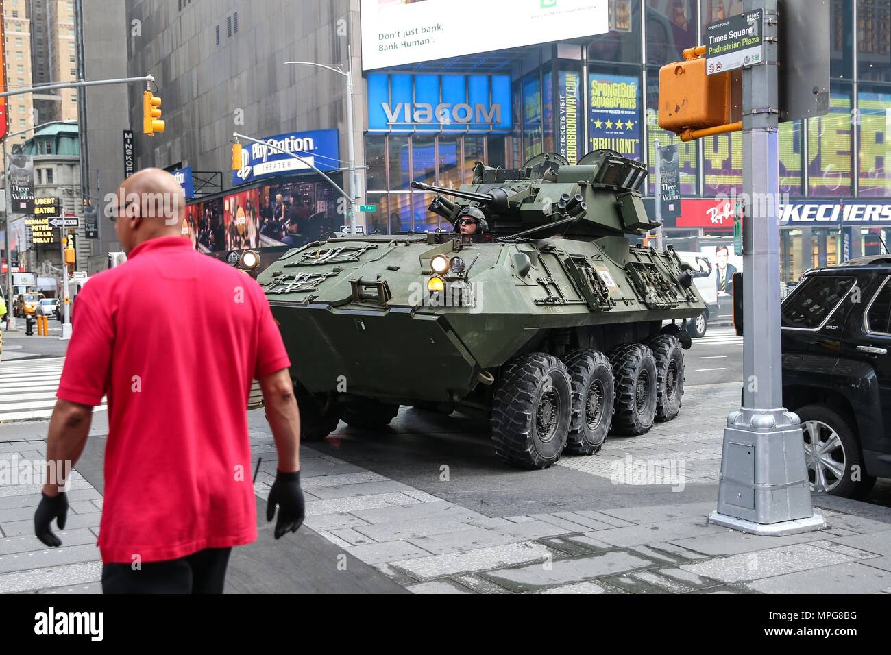 New York, USA. 23rd may 2018. A tank of war is seen in the Times Square ...