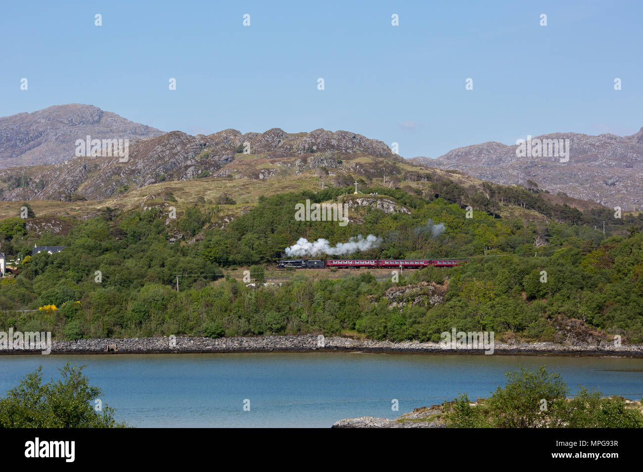 Morar, Scotland, United Kingdom. 23rd May 2018. Steam locomotive 45407 ...