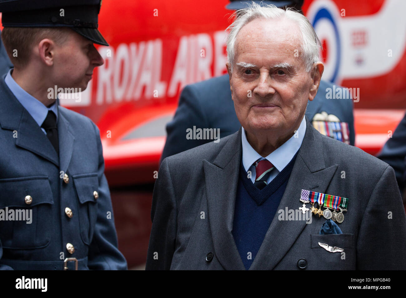 London, UK. 23rd May, 2018. World War II Mosquito pilot Colin Bell ...