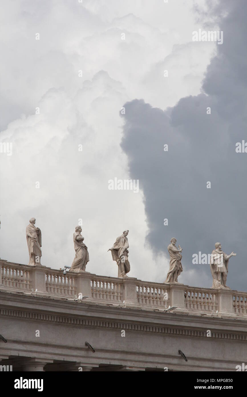 Vatican City, Vatican. 23rd May, 2018. Storm clouds over Saint Peters ...