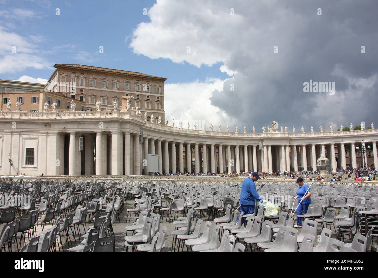 Vatican City, Vatican. 23rd May, 2018. Storm clouds over Saint Peters ...