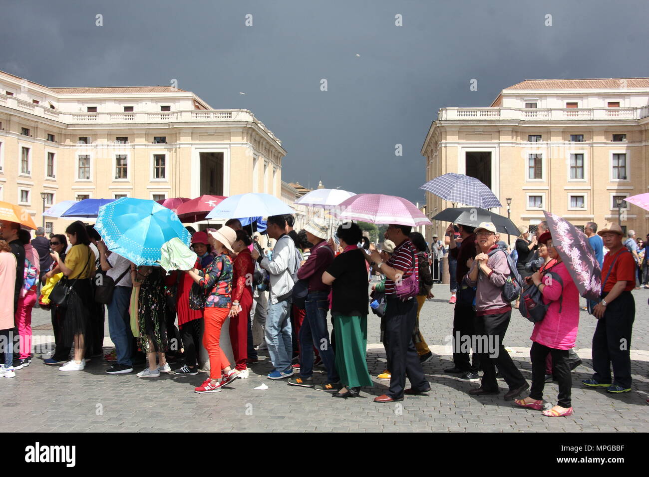 Vatican City, Vatican. 23rd May, 2018. Storm clouds over Saint Peters ...