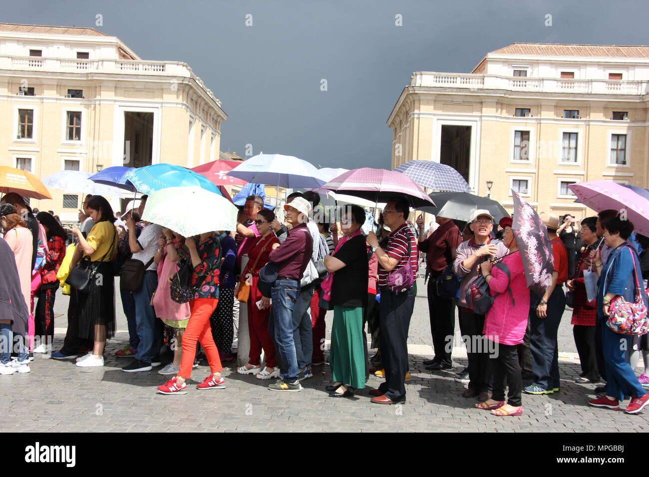 Vatican City, Vatican. 23rd May, 2018. Storm clouds over Saint Peters ...