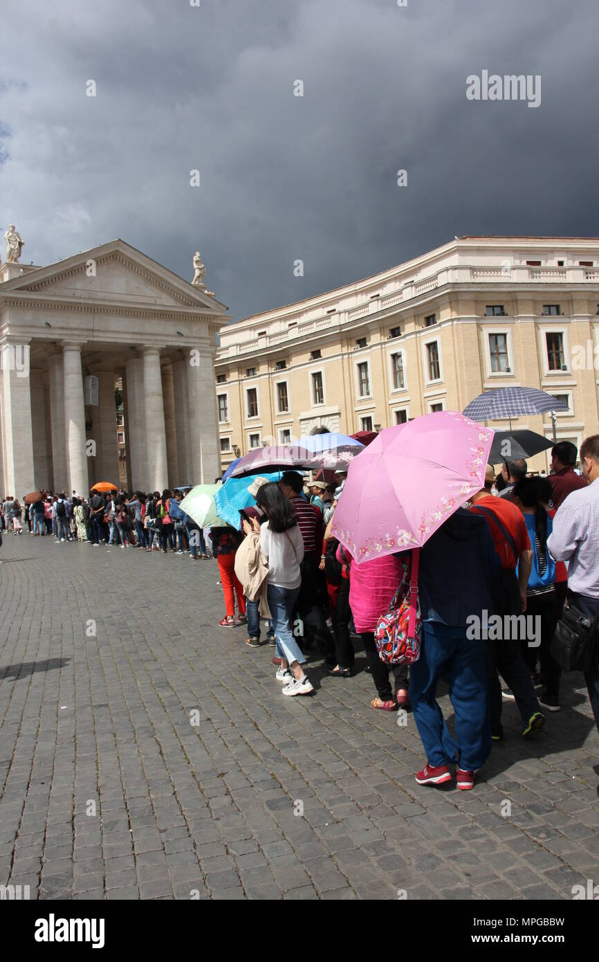 Vatican City, Vatican. 23rd May, 2018. Storm clouds over Saint Peters ...