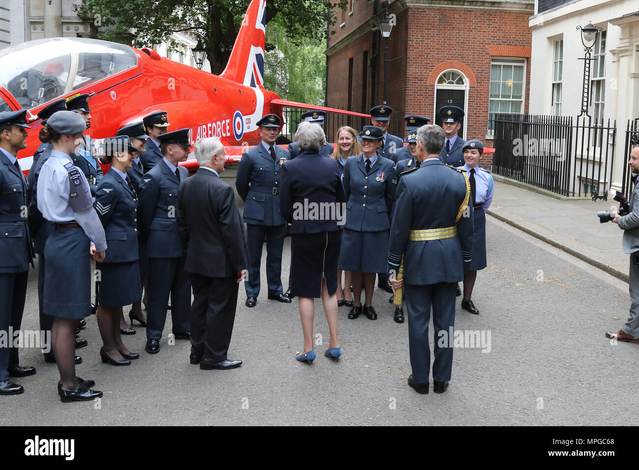 London, UK. 23rd May, 2018. Prime Minster Theresa May poses with RAF ...