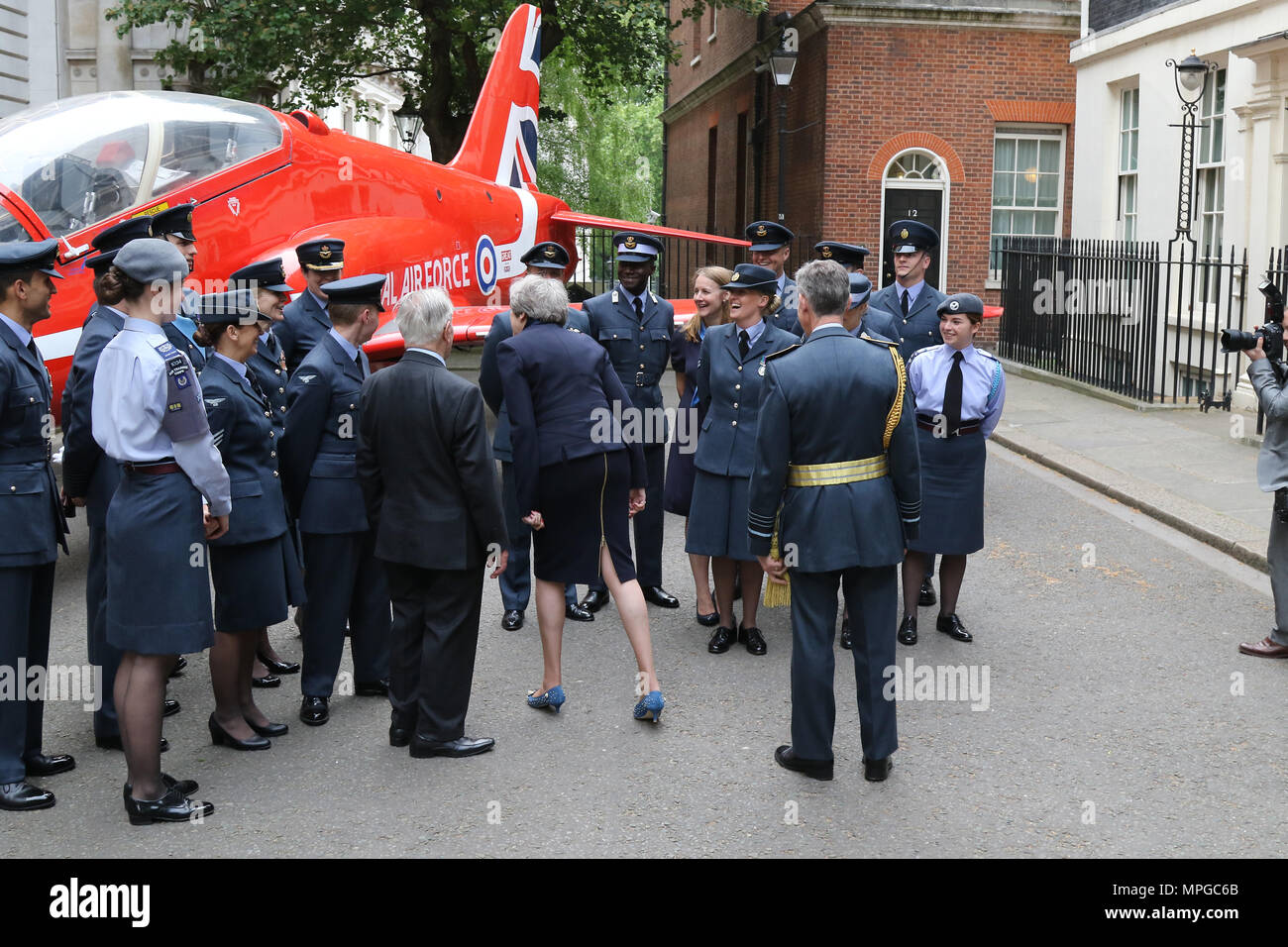 London, UK. 23rd May, 2018. Prime Minster Theresa May poses with RAF ...