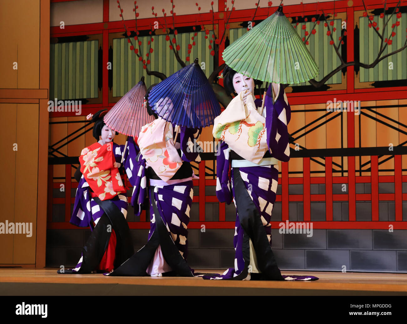 Tokyo, Japan. 23rd May, 2018. Japan's geisha perform Japanese ...
