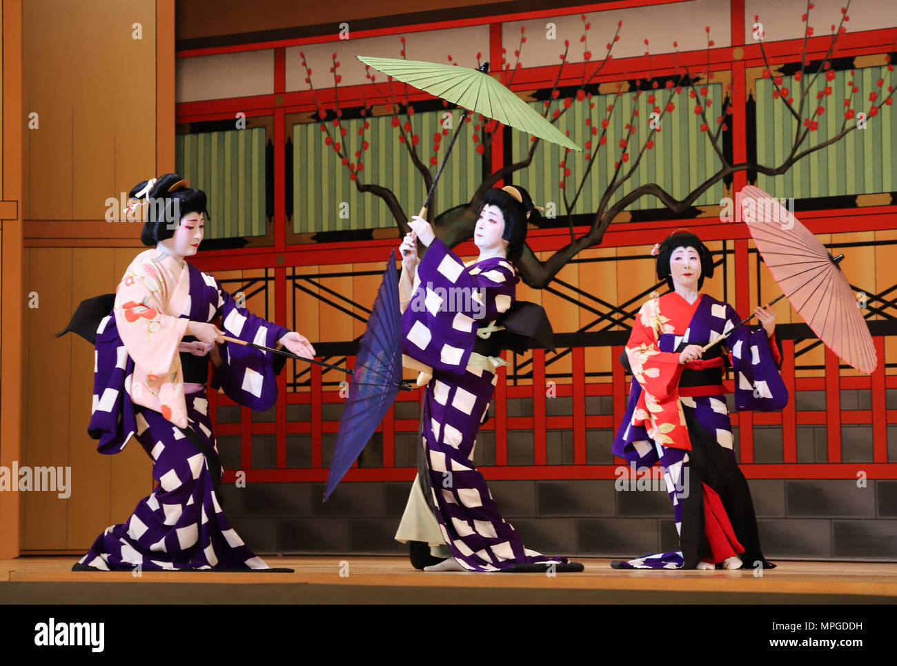 Tokyo, Japan. 23rd May, 2018. Japan's geisha perform Japanese ...