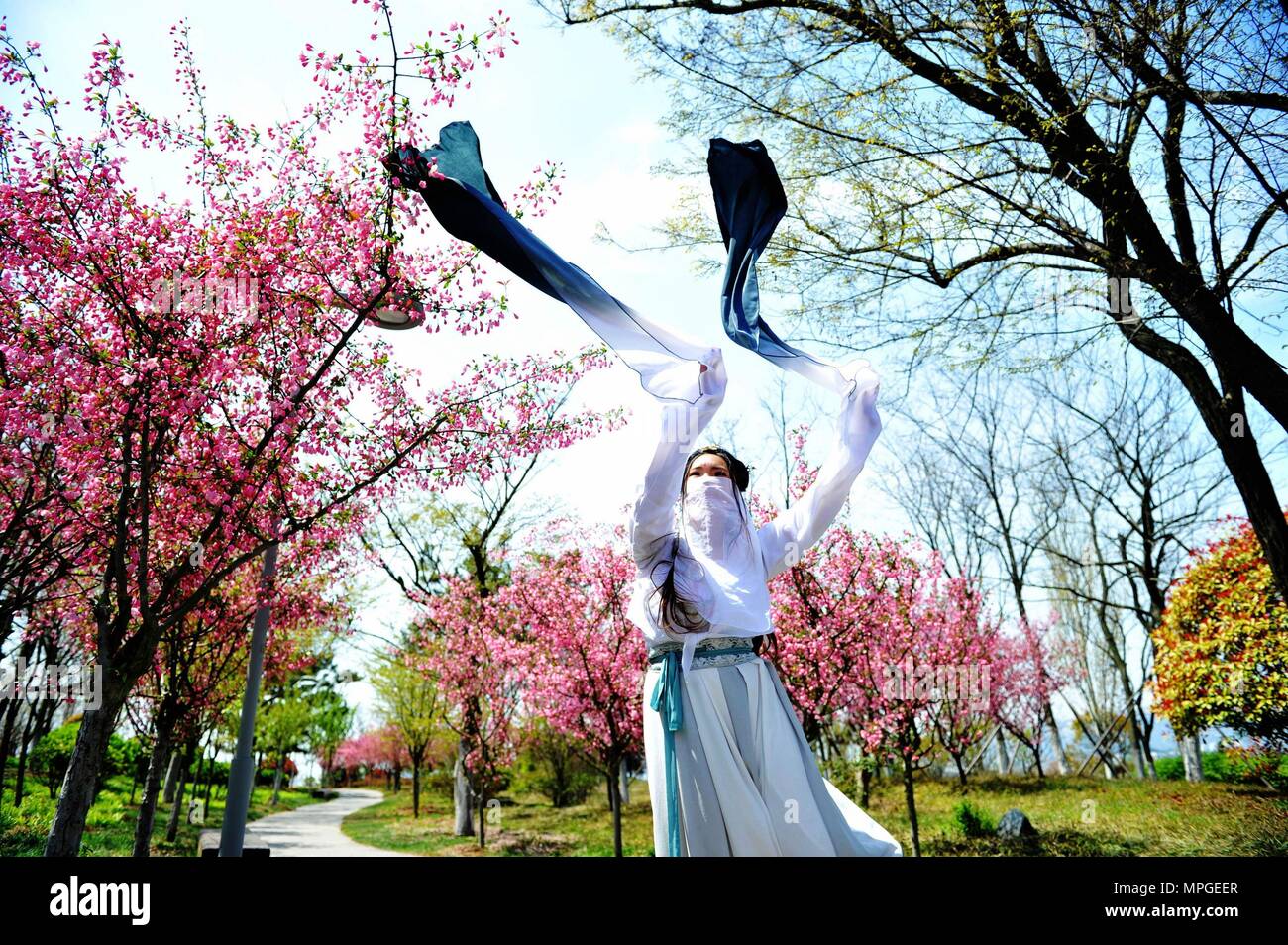 China. 24th May, 2018. A girl wearing traditional Chinese dress hanfu ...