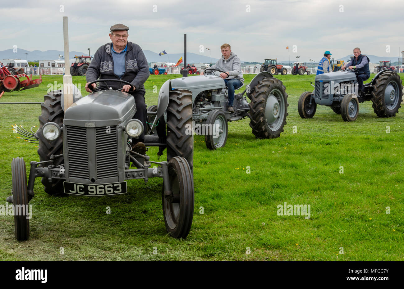 Vintage grey tractors hi-res stock photography and images - Alamy