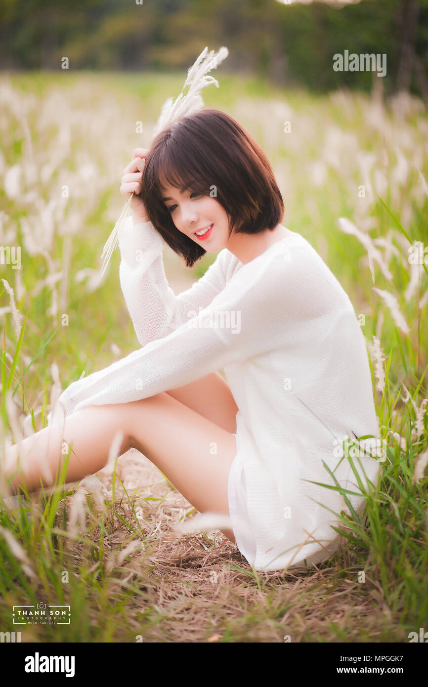 Girls in nature hi-res stock photography and images - Alamy