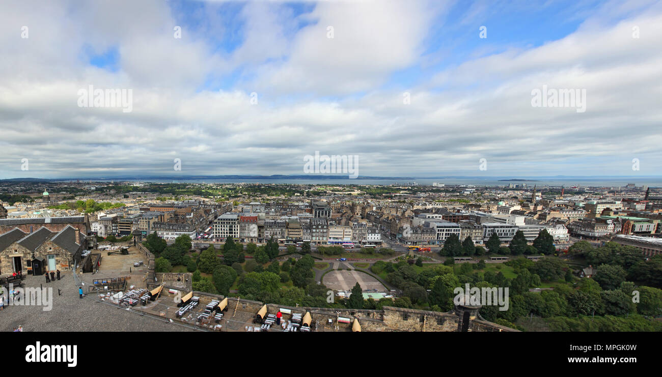 Edinburgh castle landscape hi-res stock photography and images - Alamy
