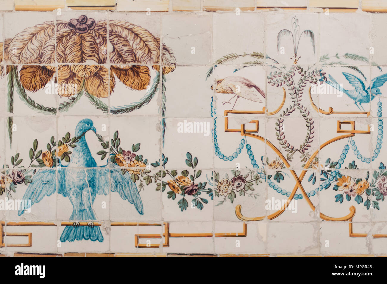 Lisboa tiles hi-res stock photography and images - Alamy