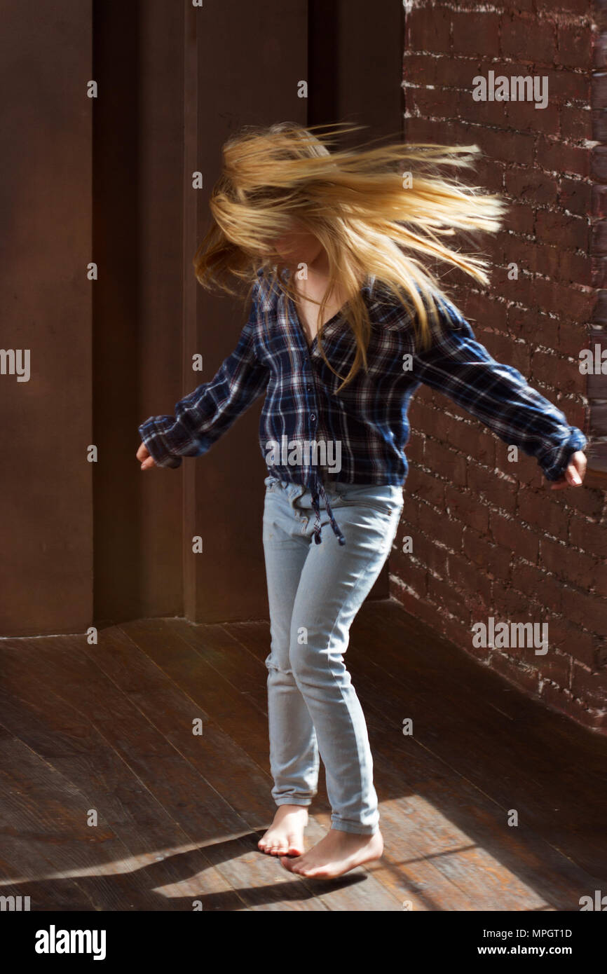 Girl 5 years spinning in the dance home Stock Photo - Alamy
