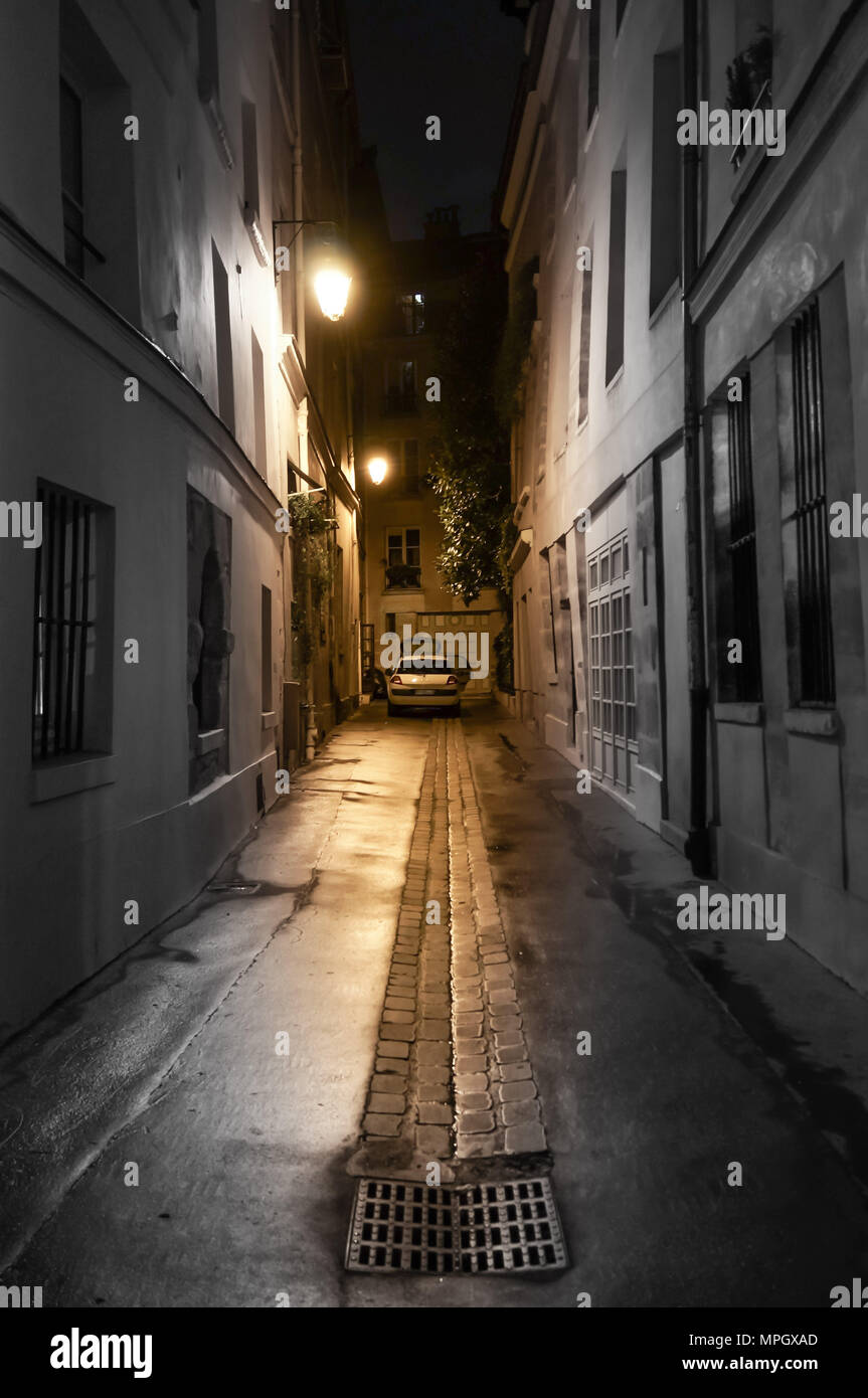 Abandoned empty city street night hi-res stock photography and images ...