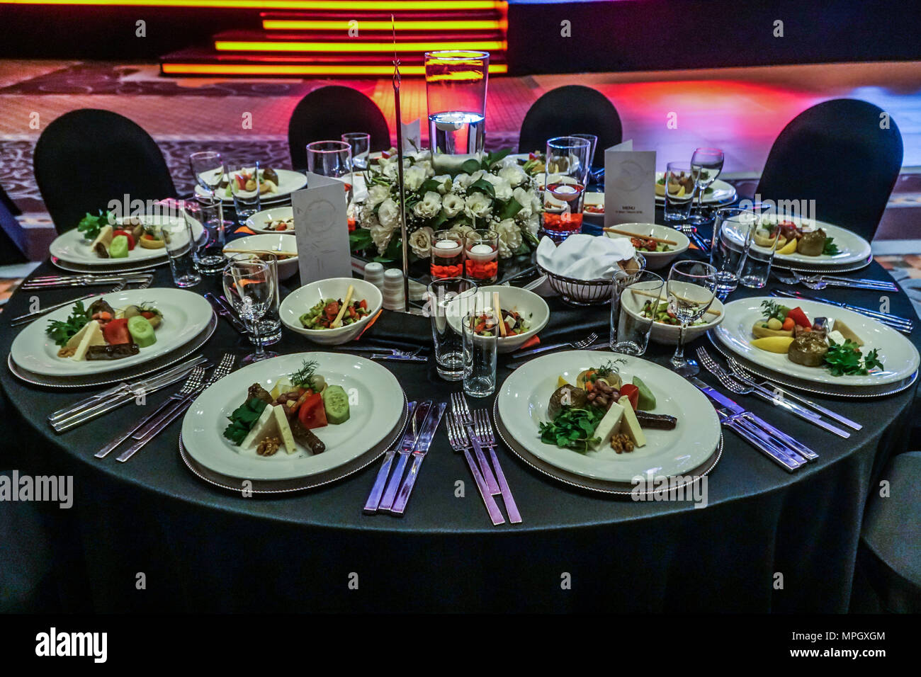 Awards dinner party table hi-res stock photography and images - Alamy