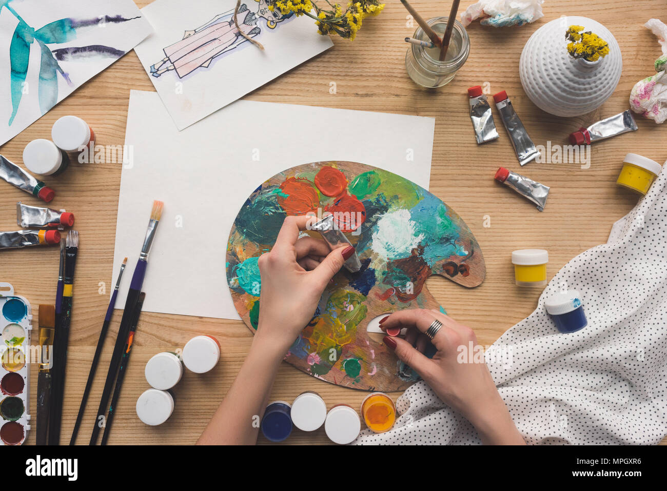 artist mixing acrylic paints Stock Photo - Alamy