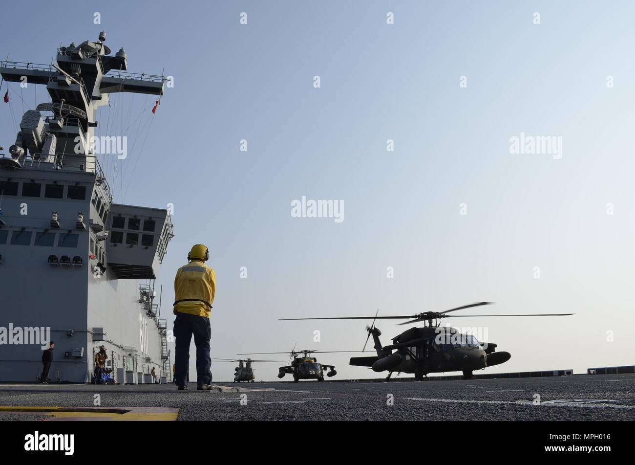 Soldiers from the 2nd Combat Aviation Brigade, 2nd Infantry Division ...