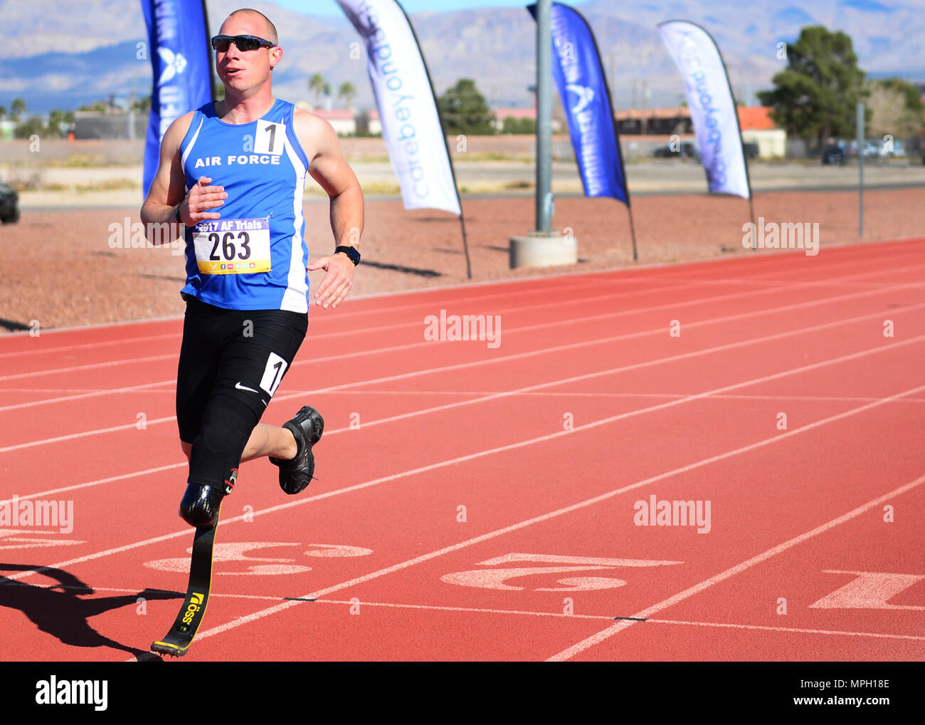 500 Meter Run High Resolution Stock Photography and Images - Alamy