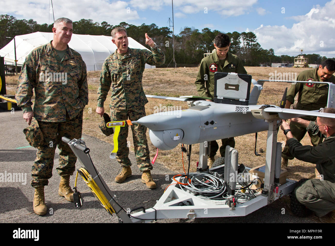Unmanned aerial vehicle squadron 2 vmu 2 hi-res stock photography and ...