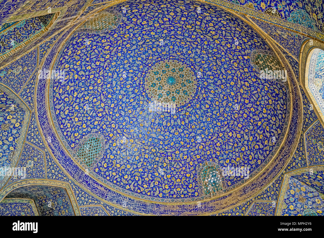 Isfahan mosque ceiling hi-res stock photography and images - Alamy