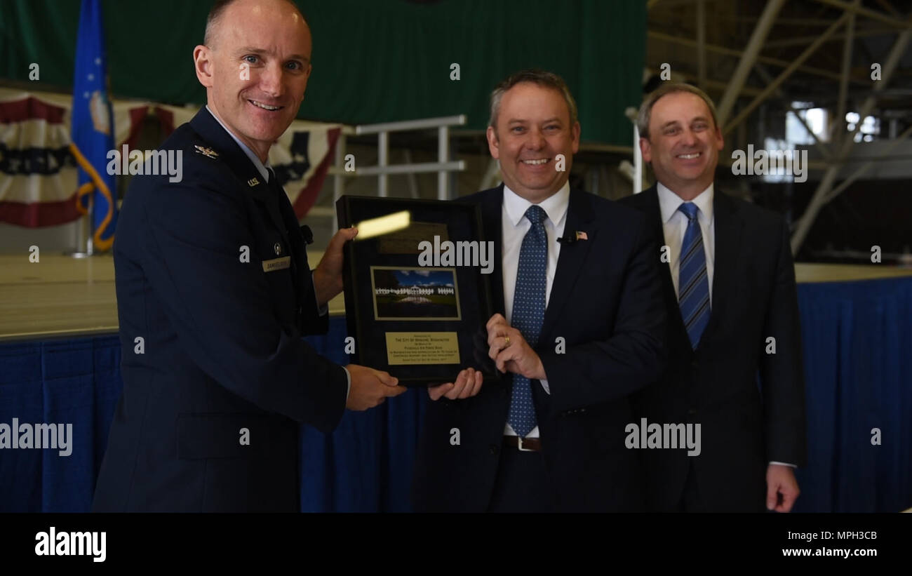 Col. Ryan Samuelson, 92nd Air Refueling Wing commander, Spokane Mayor ...