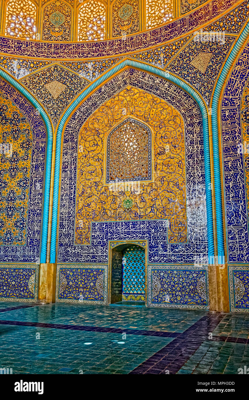 Sheikh Lotfollah Mosque interior Stock Photo - Alamy