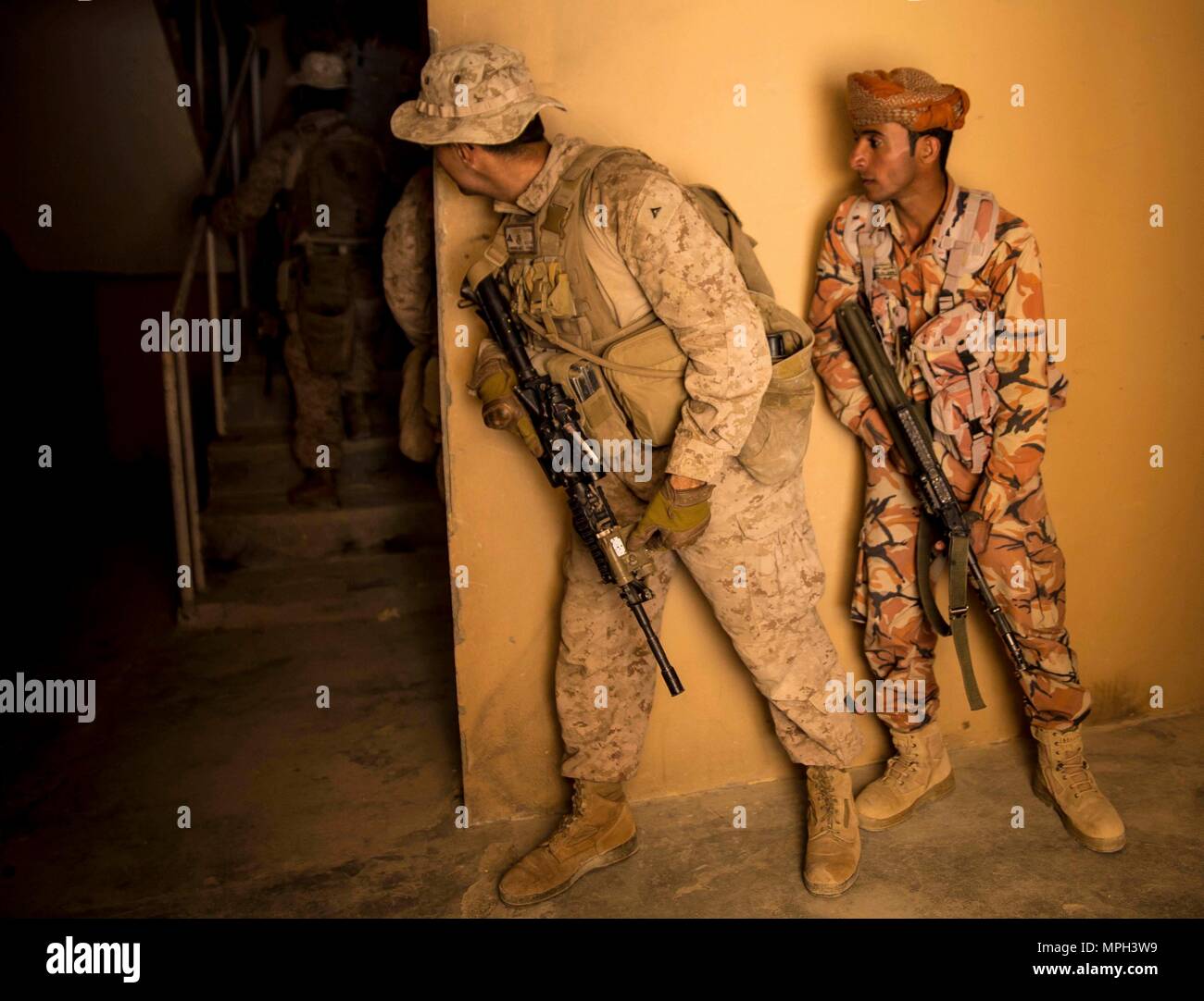 Omani soldiers hi-res stock photography and images - Alamy