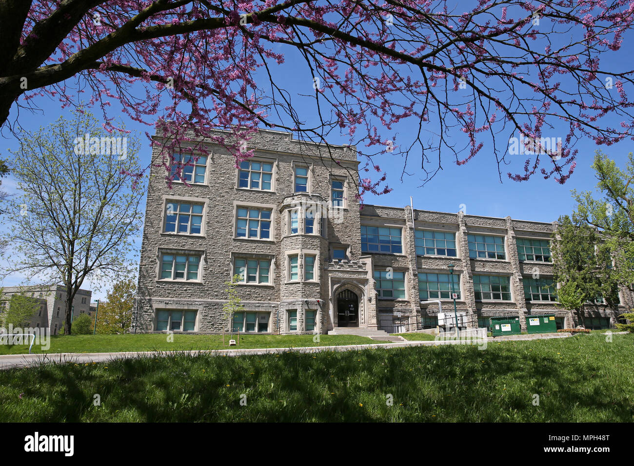 Physics and Astronomy Building Western Stock Photo - Alamy