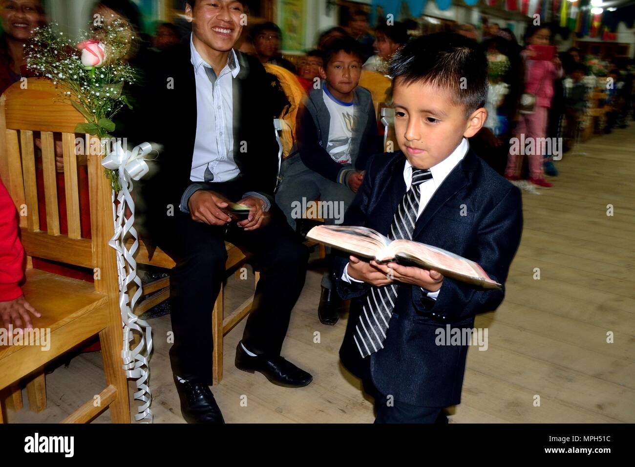 Carryng bible - Wedding - Church in GRANJA PORCON - Evangelical ...