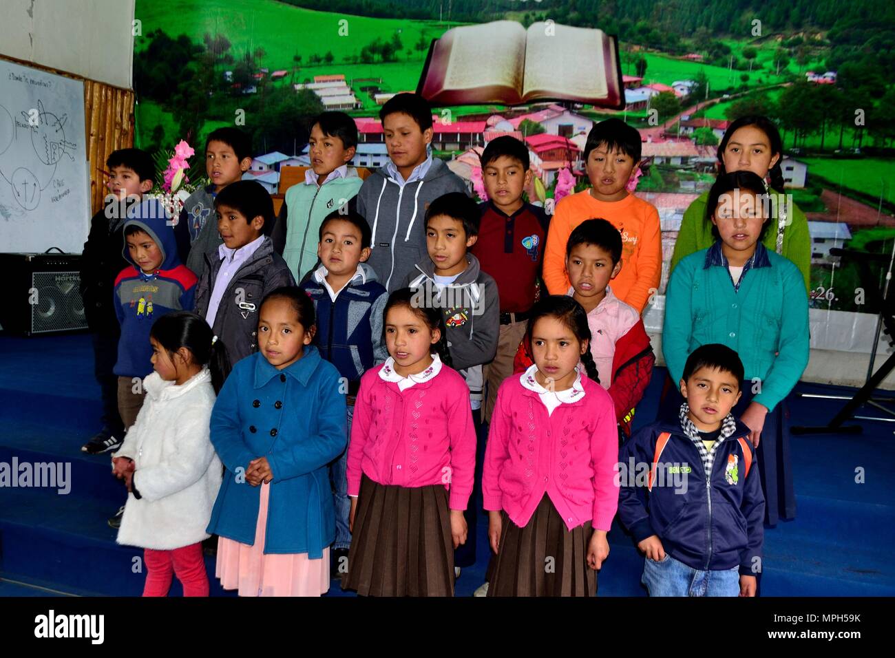 Girl sing read hi-res stock photography and images - Alamy