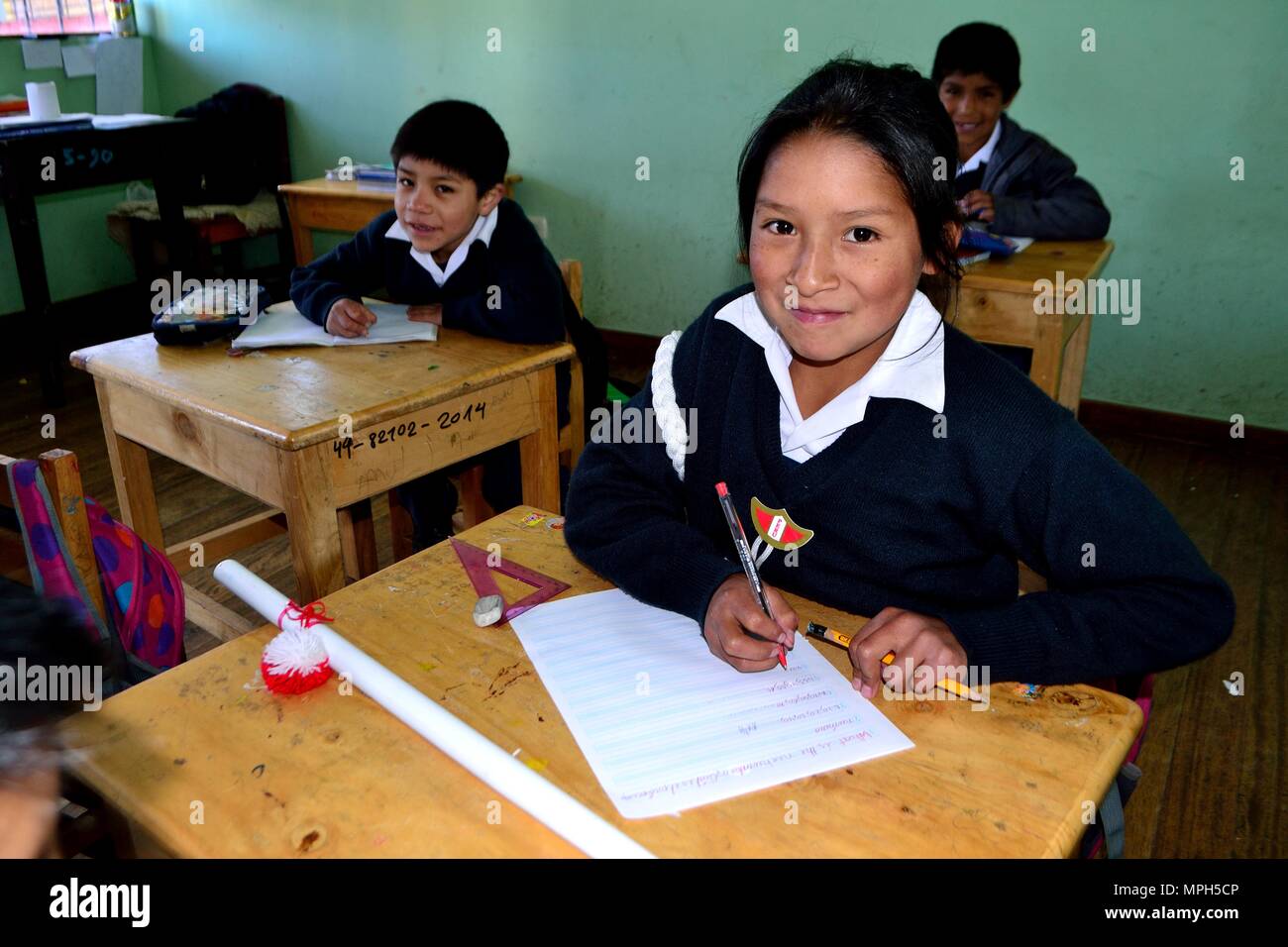 School girls uniform peru hi-res stock photography and images - Alamy