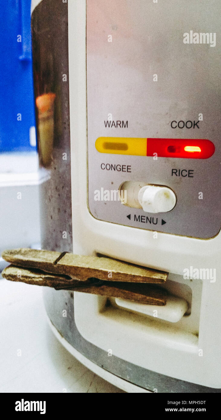 Retro electric rice cooker hi-res stock photography and images - Alamy