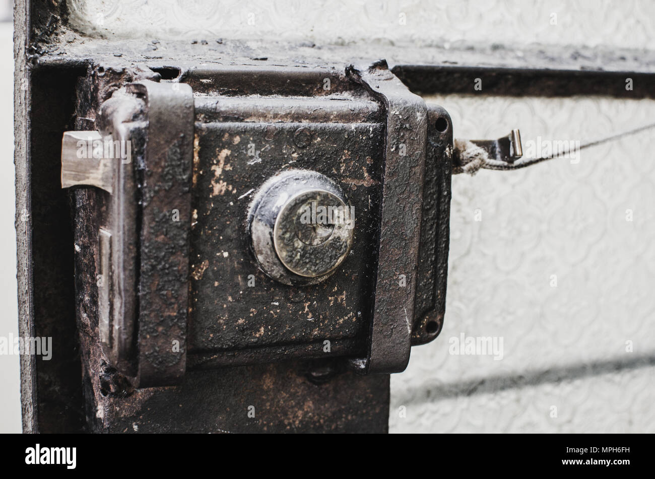 Old metal lock Stock Photo - Alamy