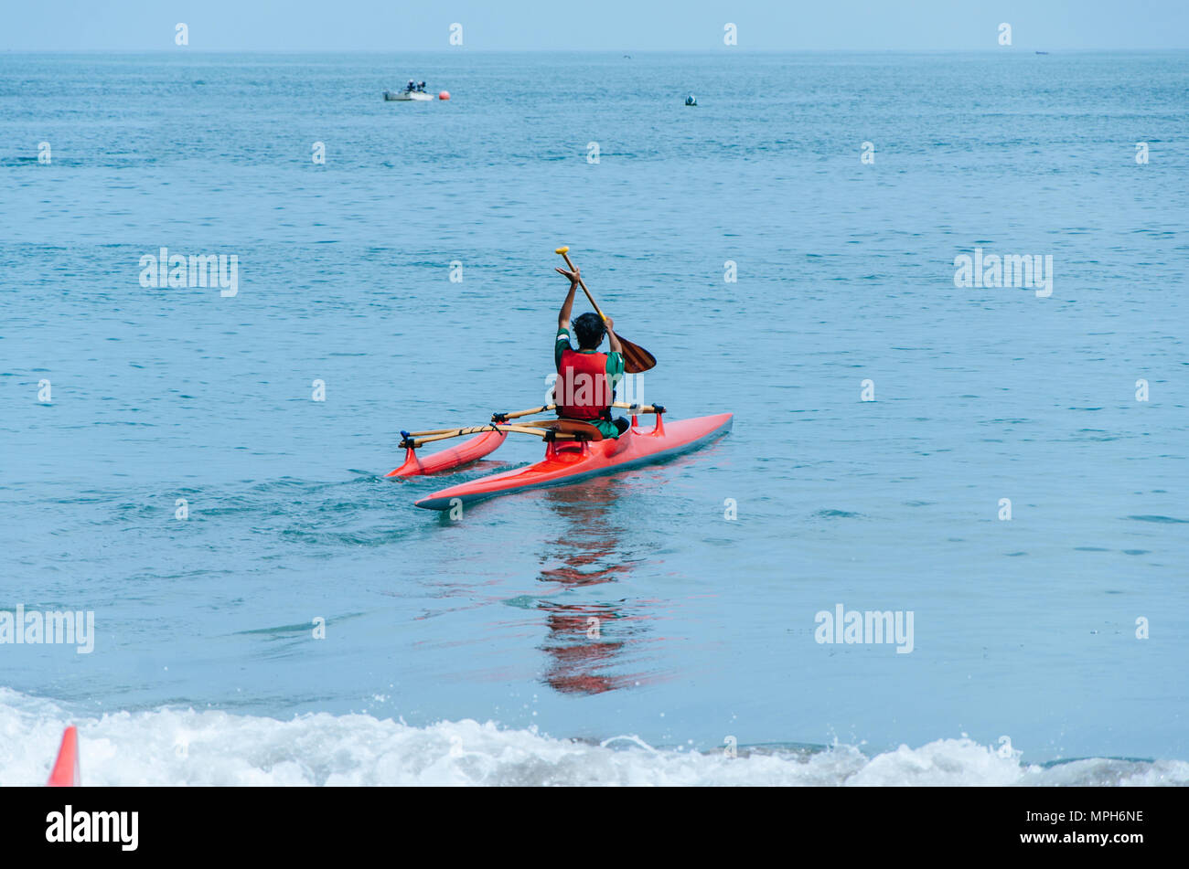 Canoe kayak men paddling kayaking canoeing hi-res stock photography and ...