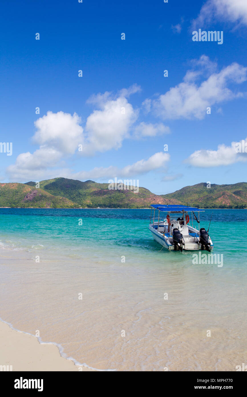 Boat seychelles hi-res stock photography and images - Alamy