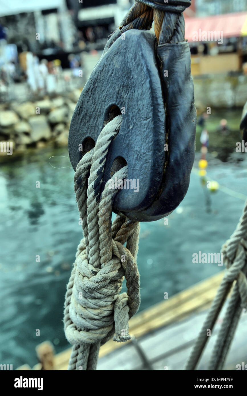 Ancient wooden pulleys hi-res stock photography and images - Alamy