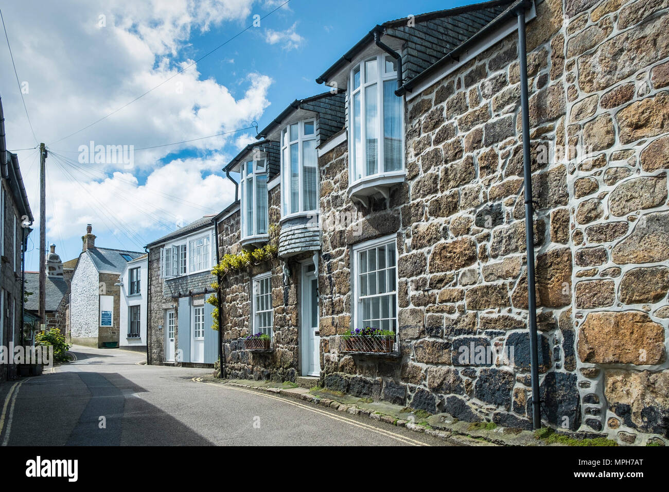 Cornwall picturesque village hi-res stock photography and images - Alamy