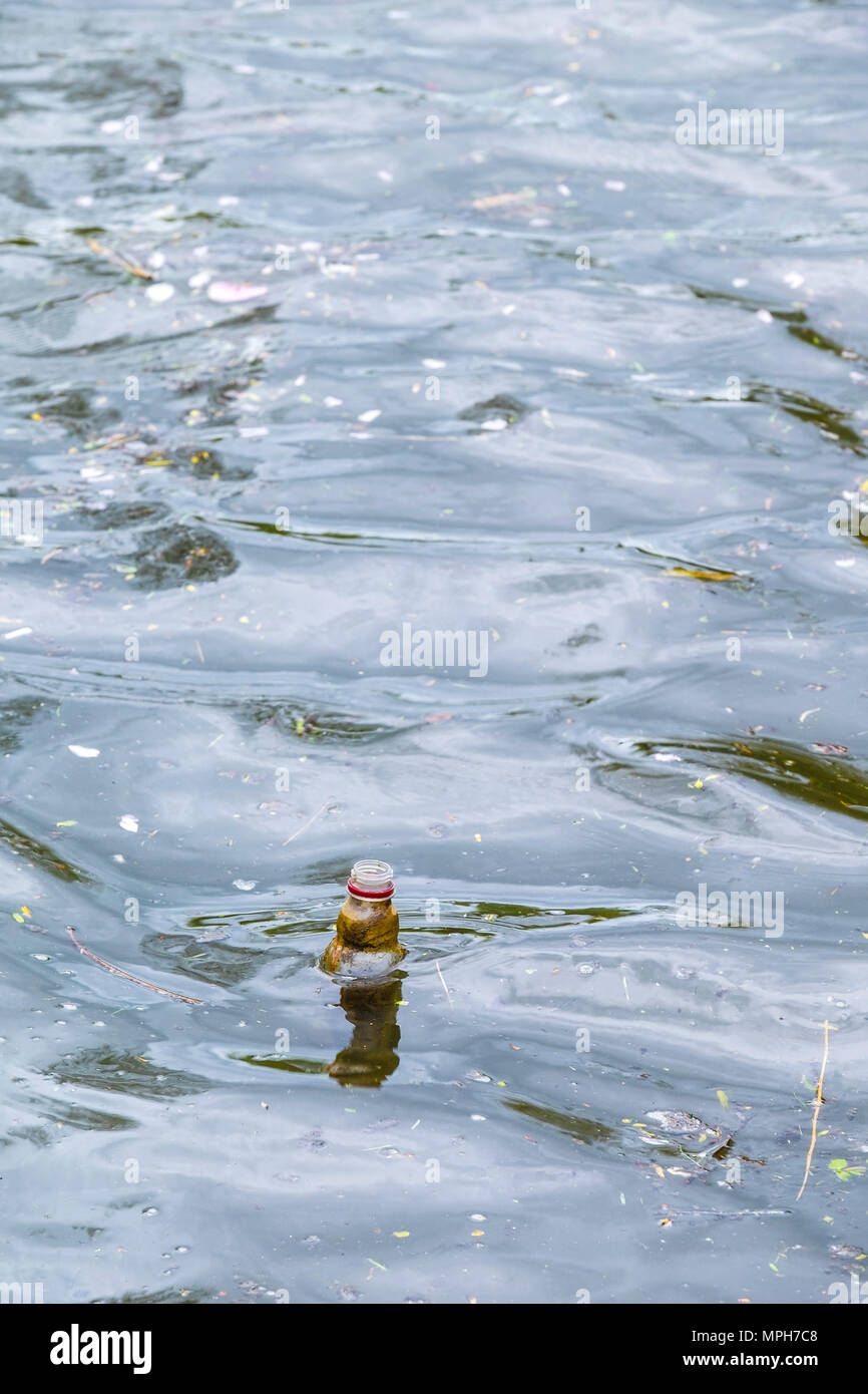 Floating garbage hi-res stock photography and images - Alamy