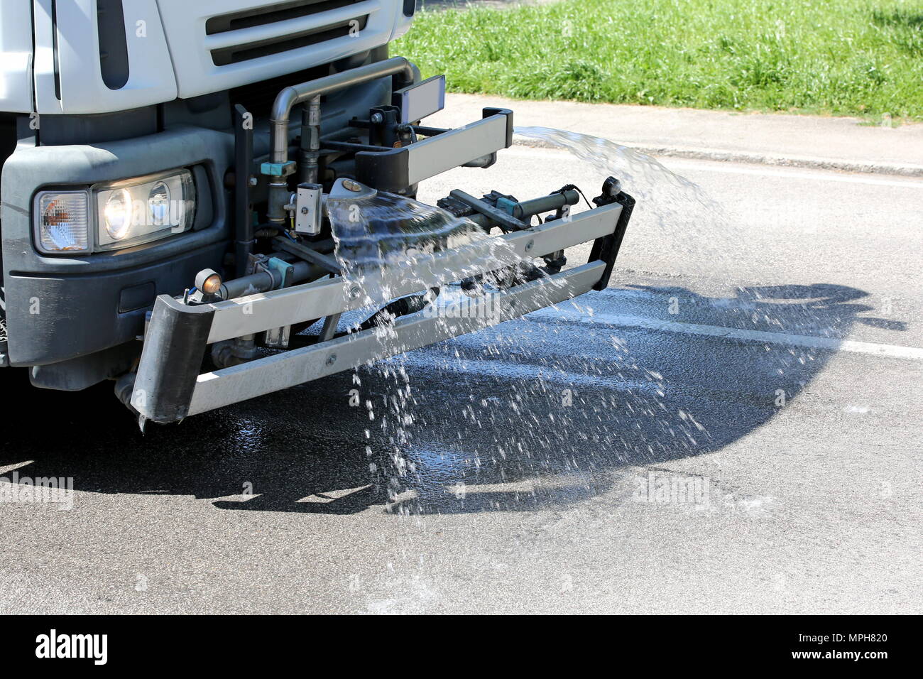 Roadwashing hi-res stock photography and images - Alamy