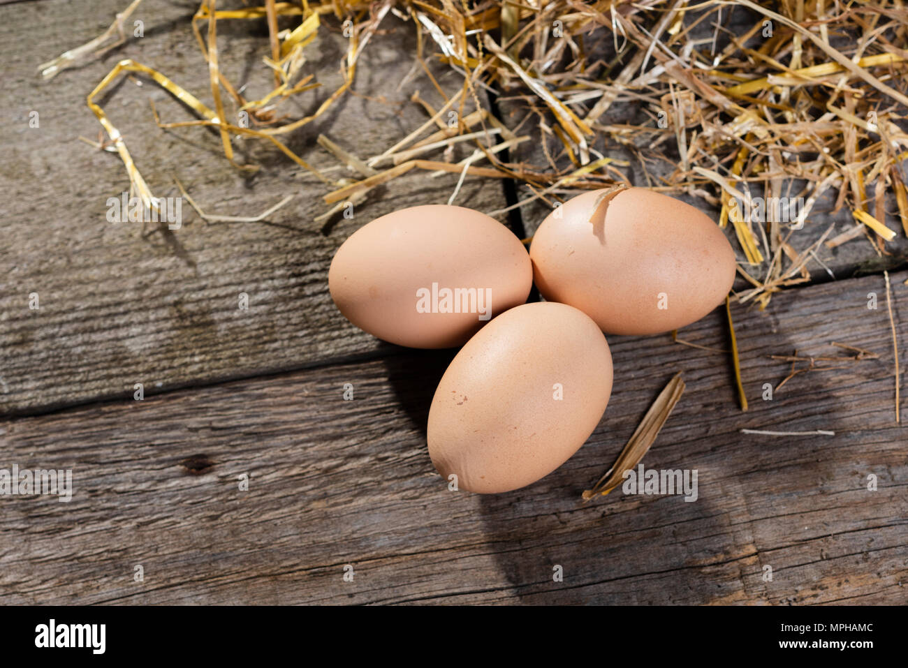 eggs in hay basket basket with straw Stock Photo - Alamy